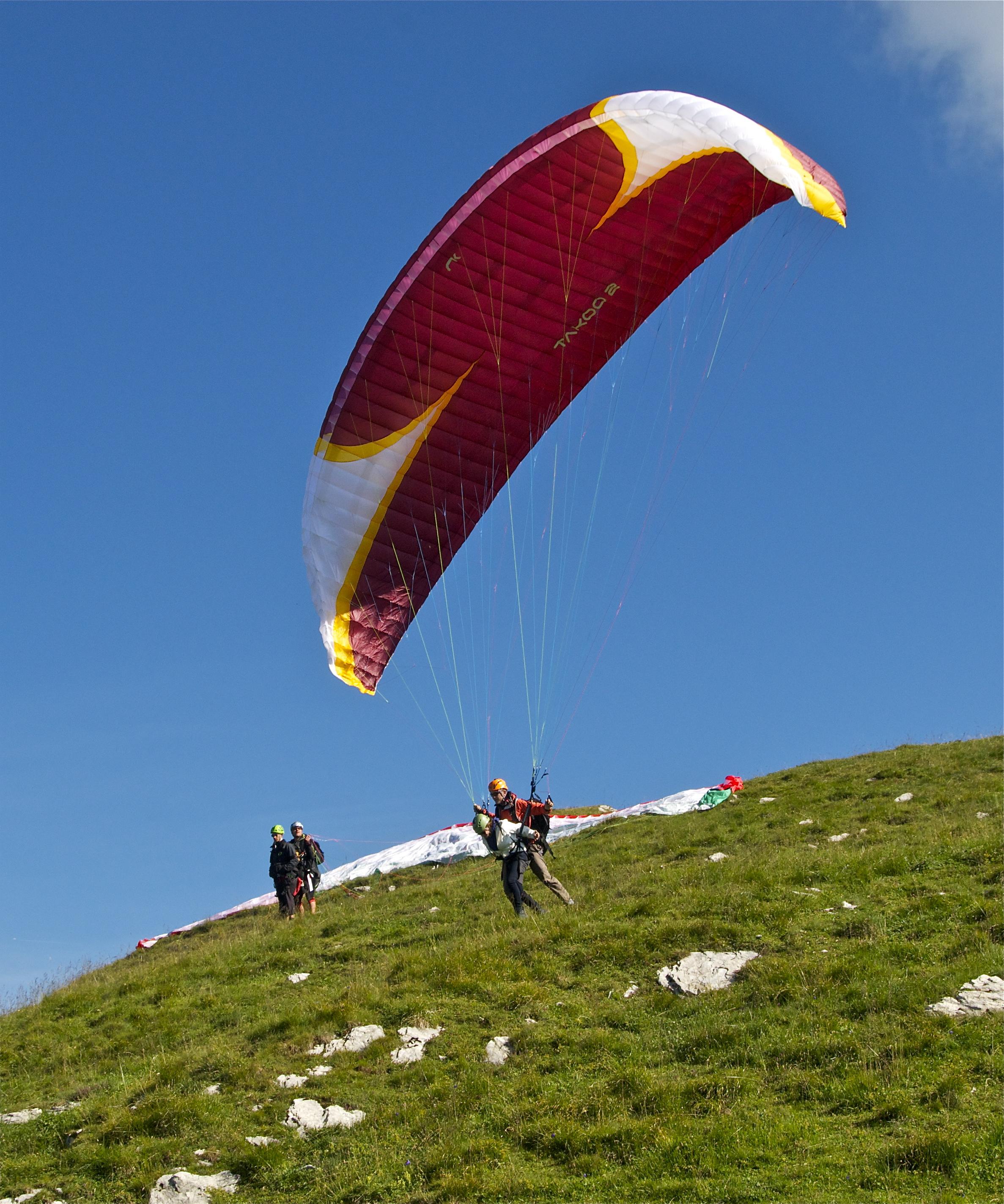 Décollage tandem parapente en Gruyère - Anemos Parapente